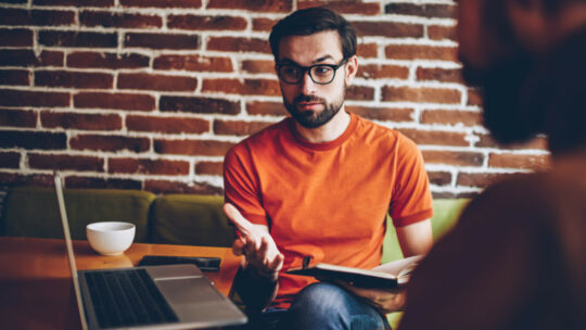 10+ Software Engineer Interview Questions to Find Top Dev Candidates